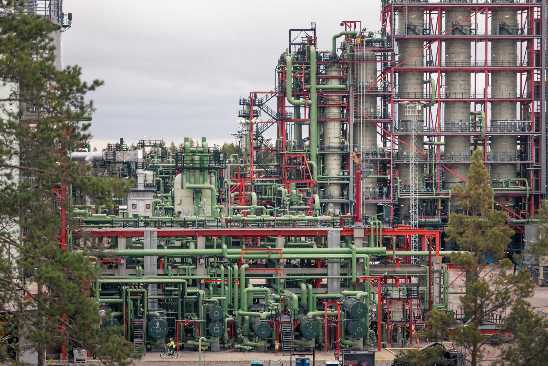 Neste introduces co-processed renewable Neste RE feedstock for the ...